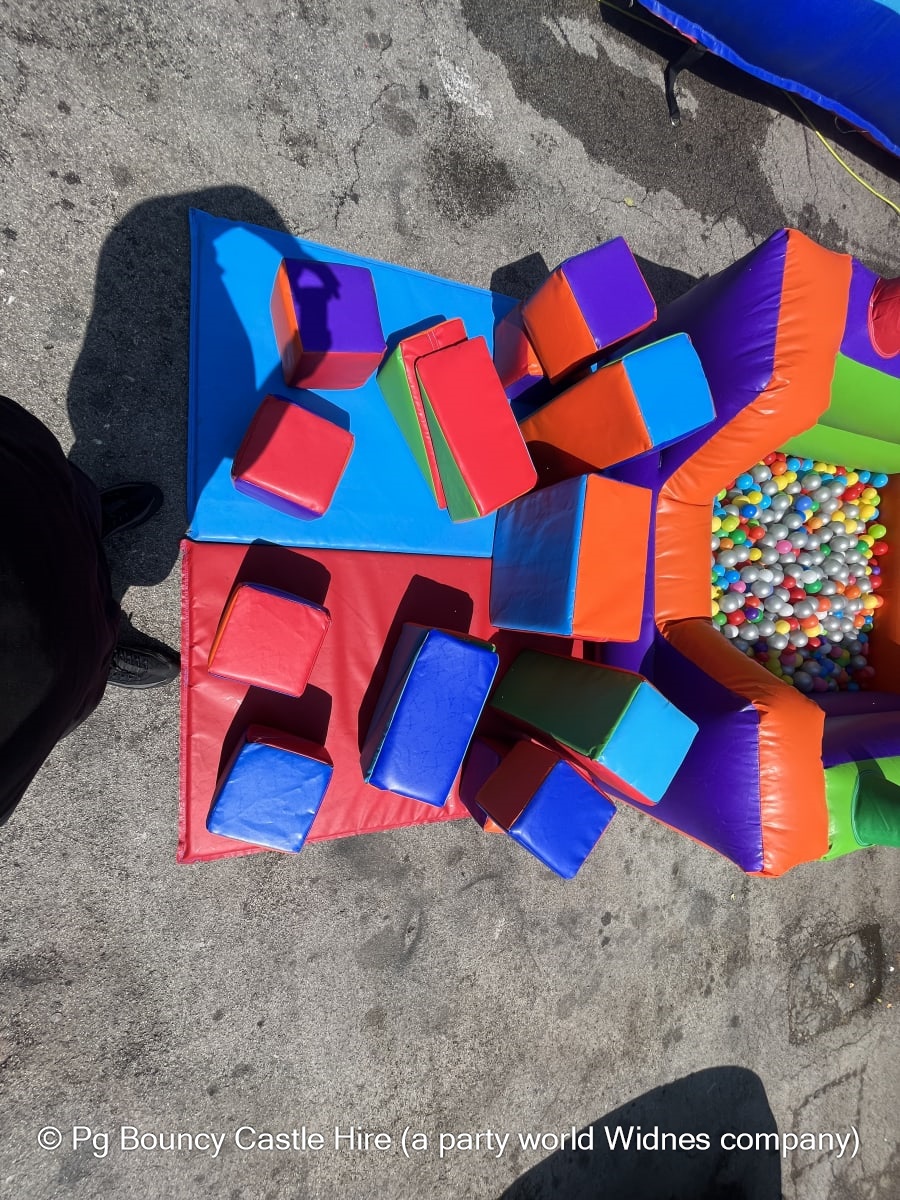 Multicoloured 5 ft x 4 ft Ball Pit & Soft Play | 1000 Balls | x 2 Mats ...